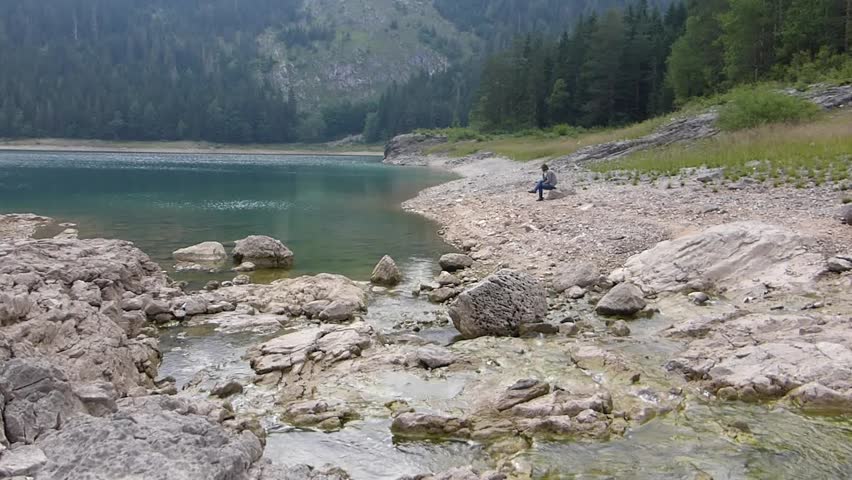 Water Flows In The Yarden River Videos de metraje en stock 27795442 ...