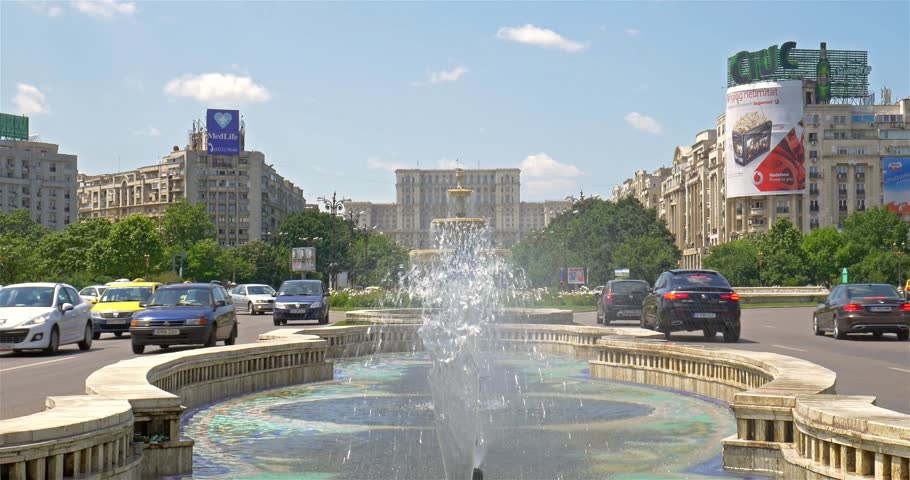 BUCHAREST, ROMANIA - JUNE 15, 2016: Union Square Fountain And House Of ...