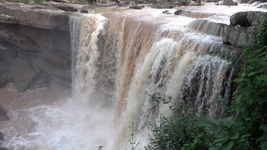 Yinlianzhui Waterfalls In Huangguoshu National Park, Guizhou Province ...