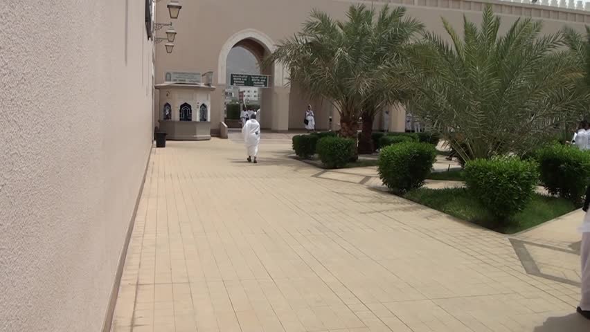 Stock video of medina, saudi arabia september 2016, pilgrims | 23835322 ...