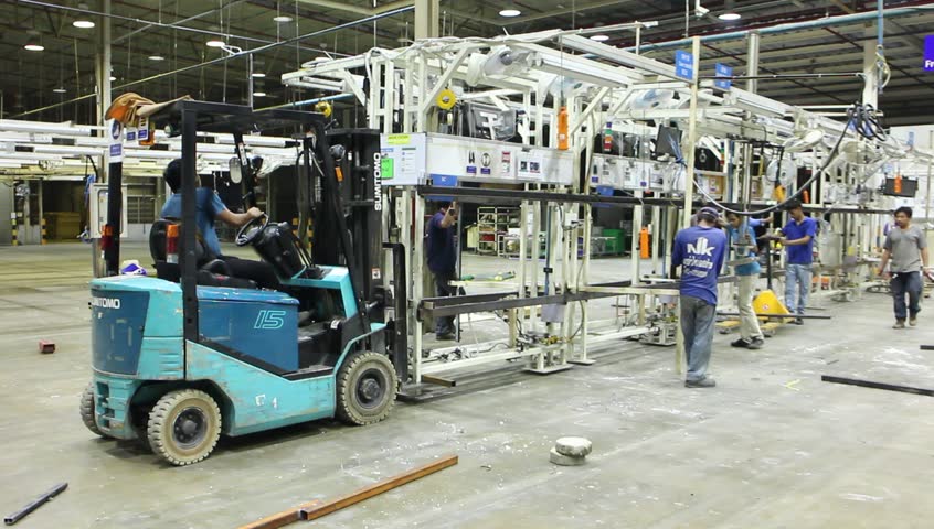 People Work At Assembly Of Cars On Conveyor Of Factory Stockvideos ...