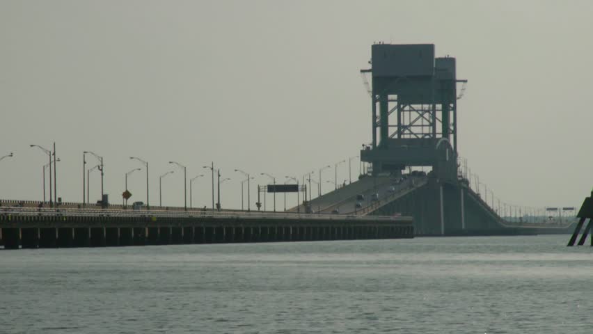 Compressed Telephoto Shot Of Traffic Crawling Over The James River Draw ...