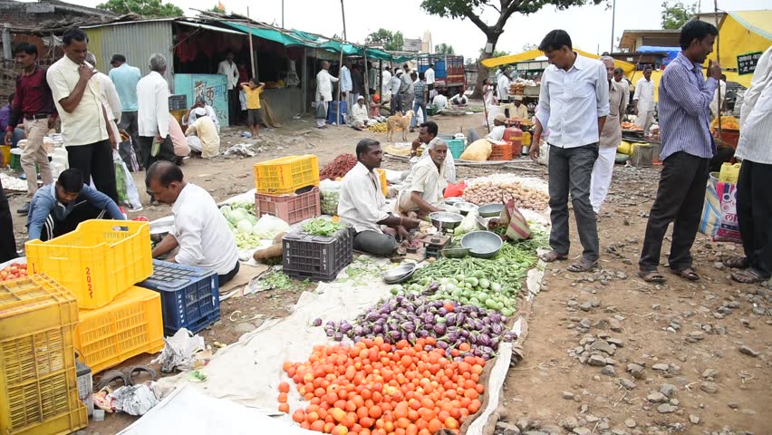 AMRAVATI, MAHARASHTRA, INDIA - 28 JUNE 2017 : Unidentified Street ...