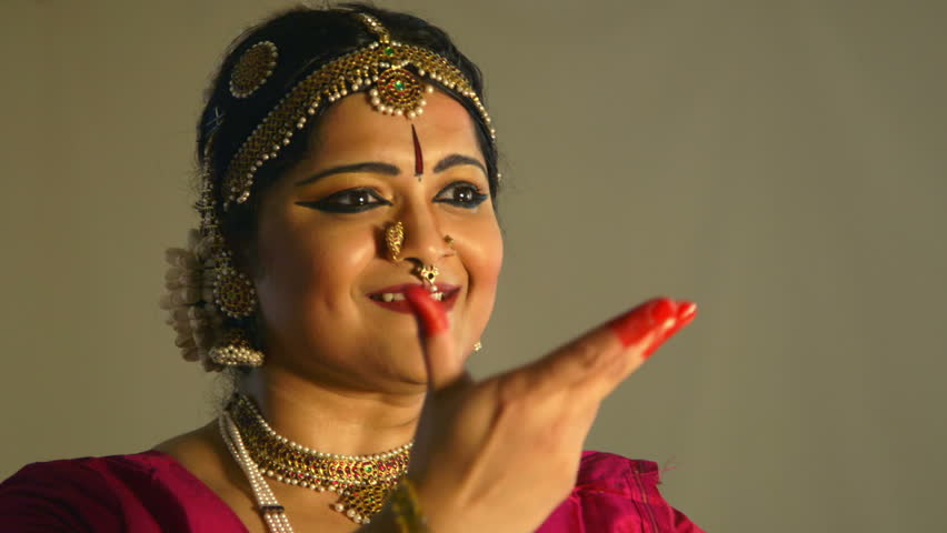 How To Apply Makeup For Indian Dance | Saubhaya Makeup