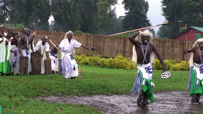 VIRUNGA, RWANDA, AFRICA - CIRCA DEC, 2011: African Tribal Group In ...