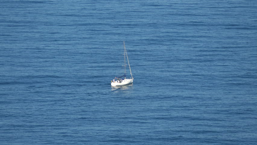 Sailing Boat at Ocean, Top Vidéos de stock (100 % libres de droit ...