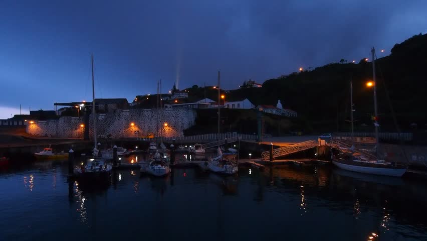 Clipe de Night view of Lajes das Flores port | Shutterstock